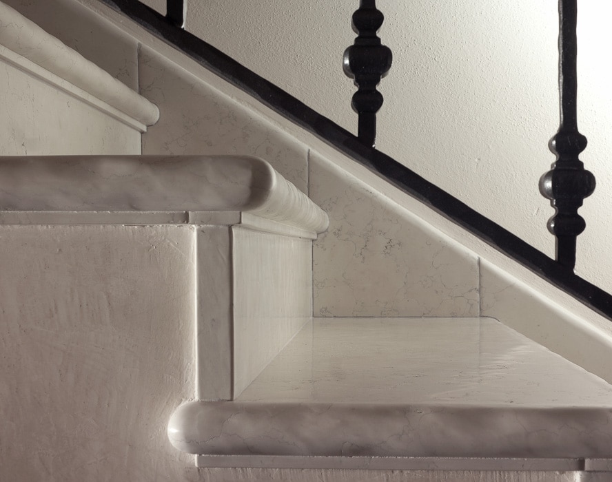 Scale: Scala in Biancone con bordo a toro e modanatura in Biancone ...